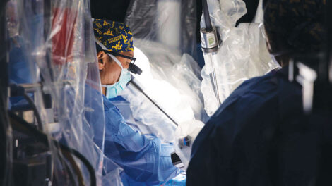 Decisions, an Incision and Precision: Woman undergoes world’s first ...